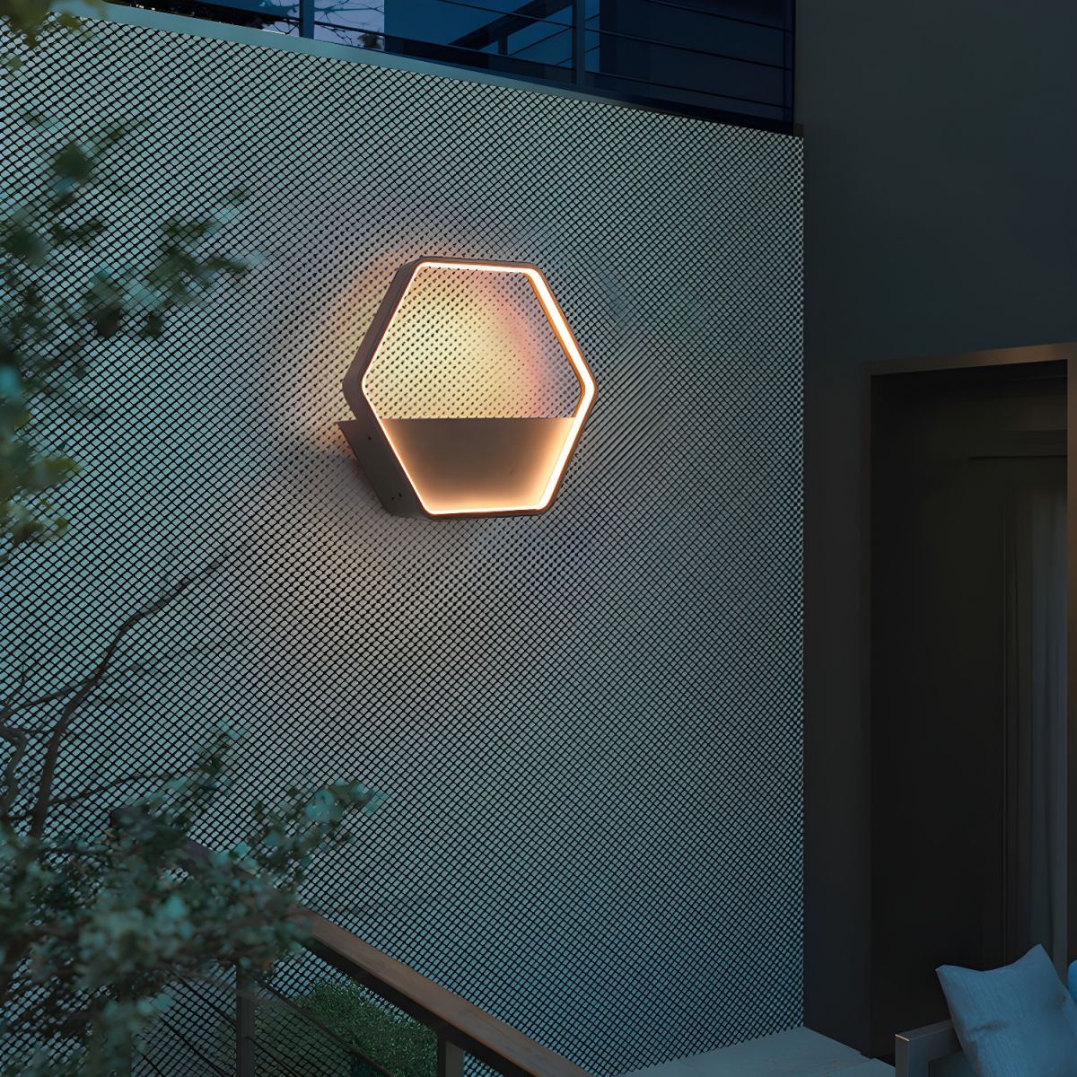 Moderne schwarze Stahl-Wandlampe mit klarem transparentem Glasschirm ...